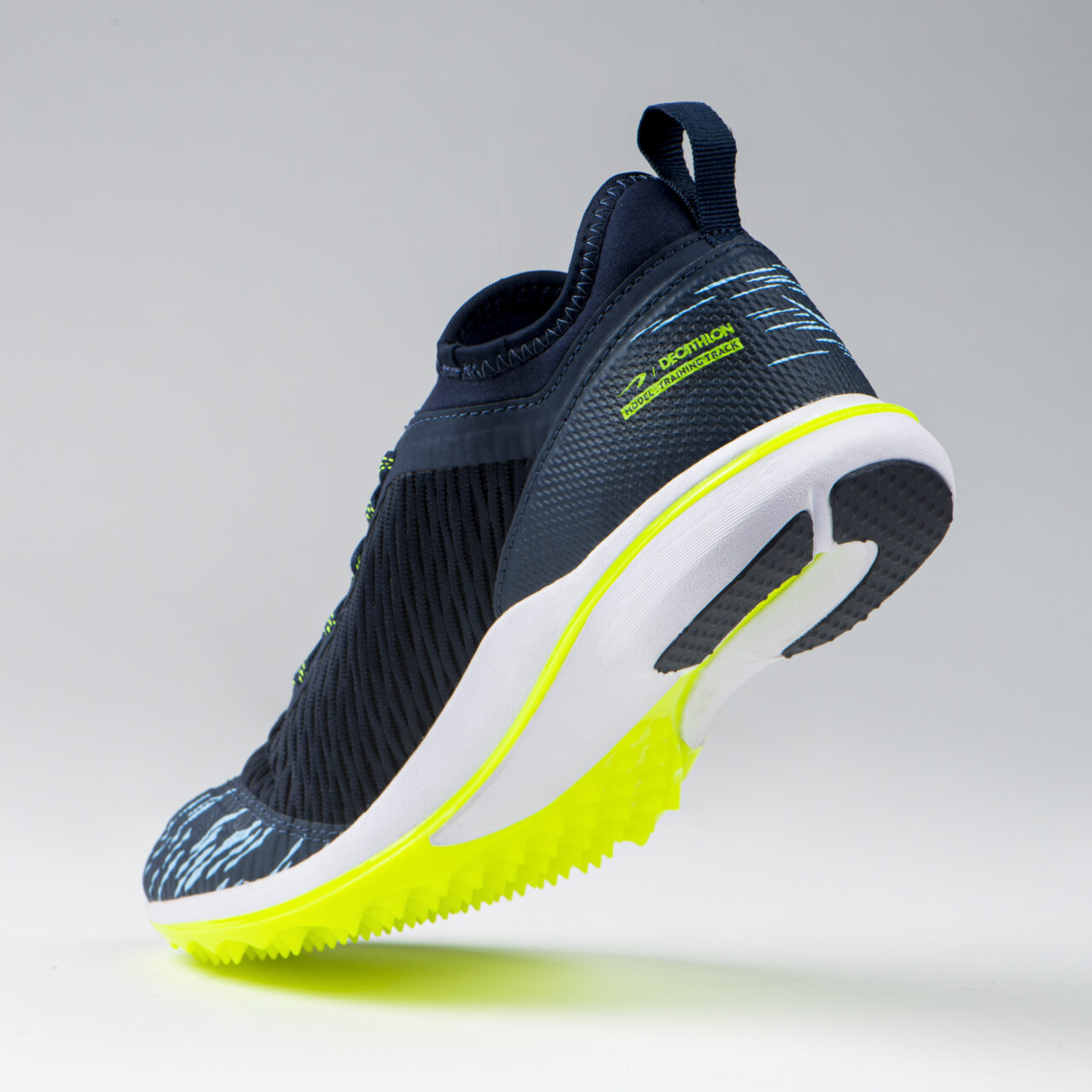 Decathlon lance la Training Track, première chaussure d’athlétisme ...